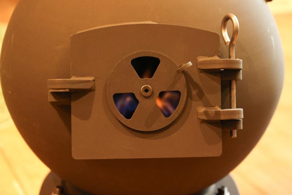 冬キャンプ＆日常生活で「TACO STOVE（タコストーブ）」を使おう！安全性・機能性・昭和レトロなデザインが魅力 | Sotopia