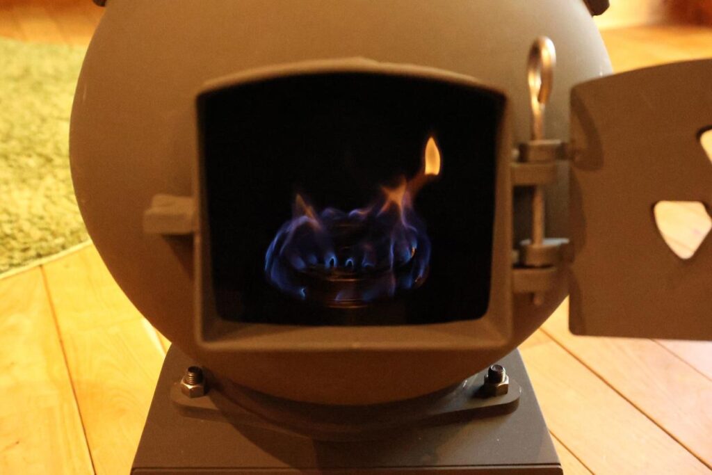 冬キャンプ＆日常生活で「TACO STOVE（タコストーブ）」を使おう！安全性・機能性・昭和レトロなデザインが魅力 | Sotopia