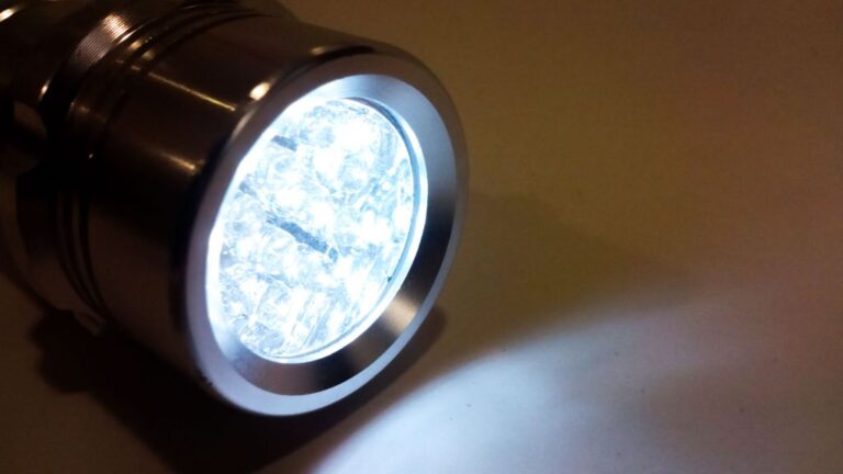 【LED懐中電灯】最強の条件とは？軍用から家庭用までおすすめランキング10選 | Sotopia